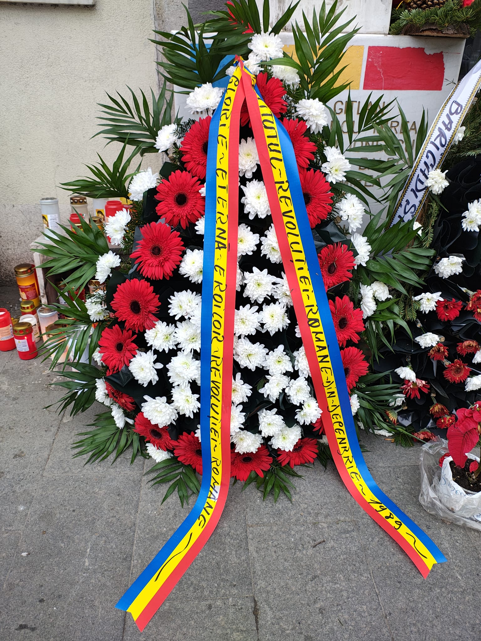 23 DECEMBRIE / Institutul Revoluției Române a depus o coroană de flori ...