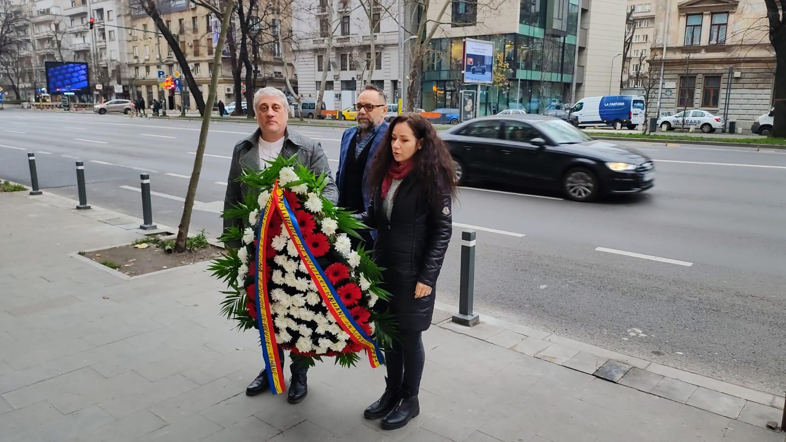 23 DECEMBRIE / Institutul Revoluției Române a depus o coroană de flori ...