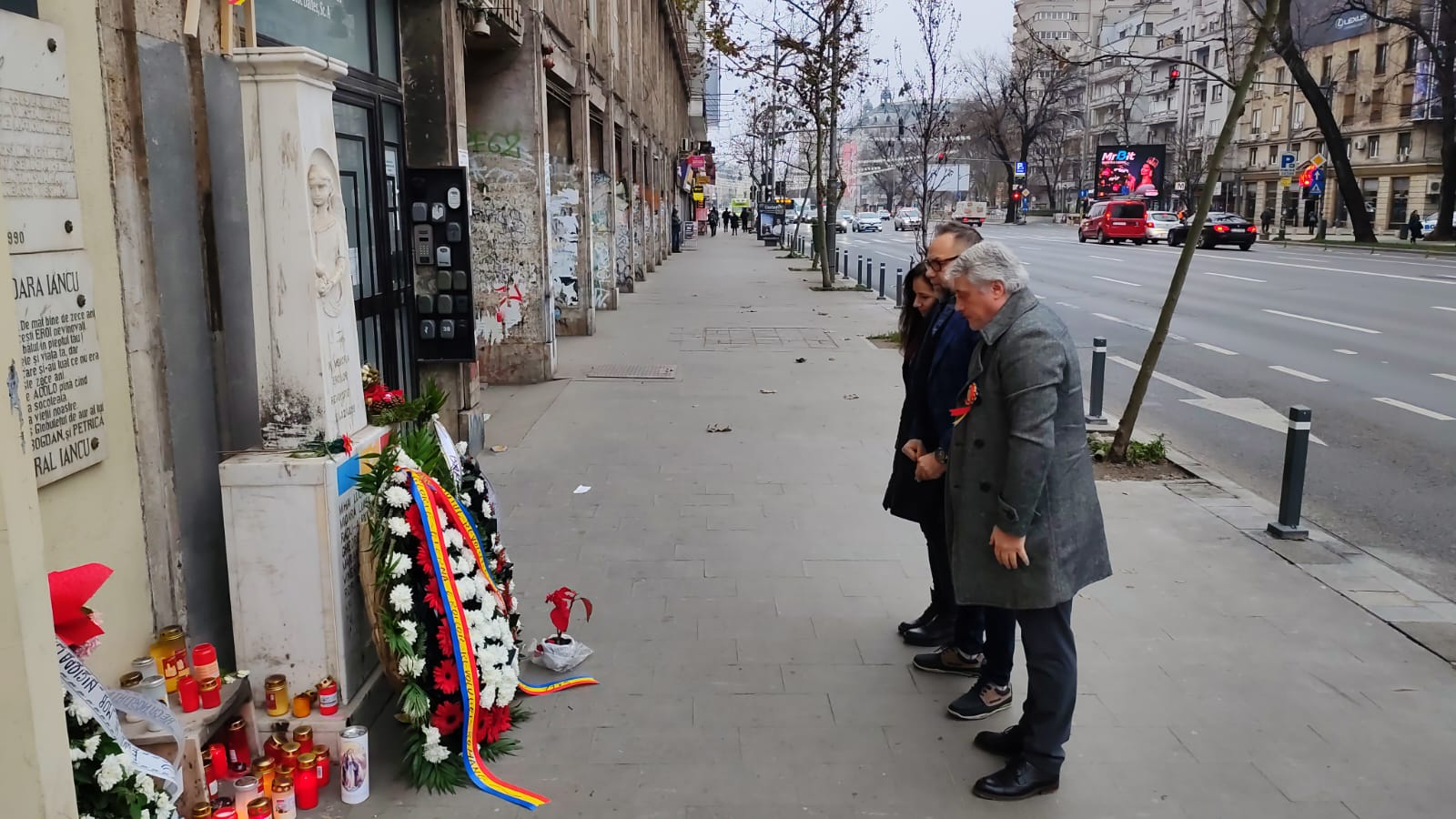 23 DECEMBRIE / Institutul Revoluției Române a depus o coroană de flori ...